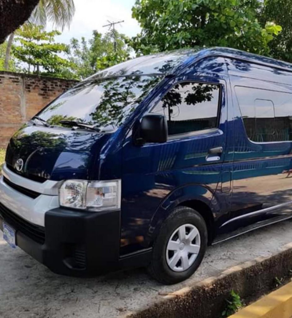 Toyota Hiace Techo Alto – JyJ Rent a Car